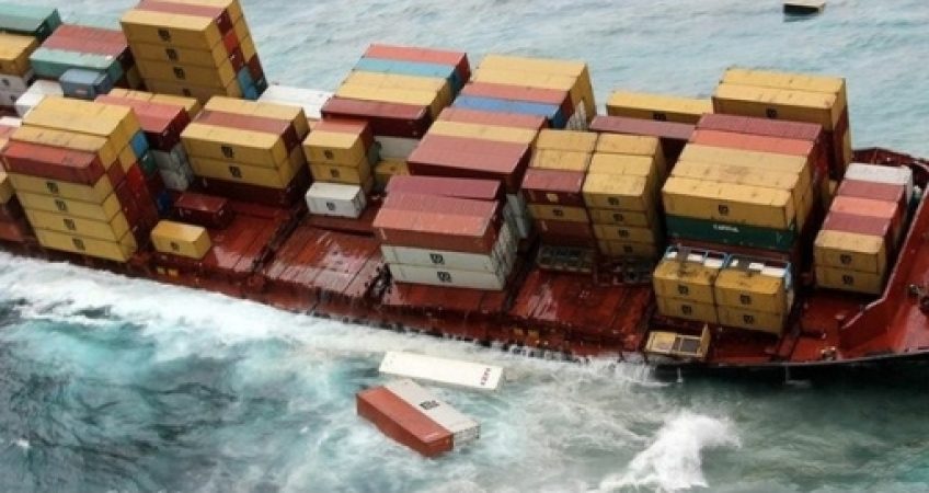 Tại Sao Các Container Bị Rơi Xuống Biển? Ai Sẽ Là Người Chịu Trách ...